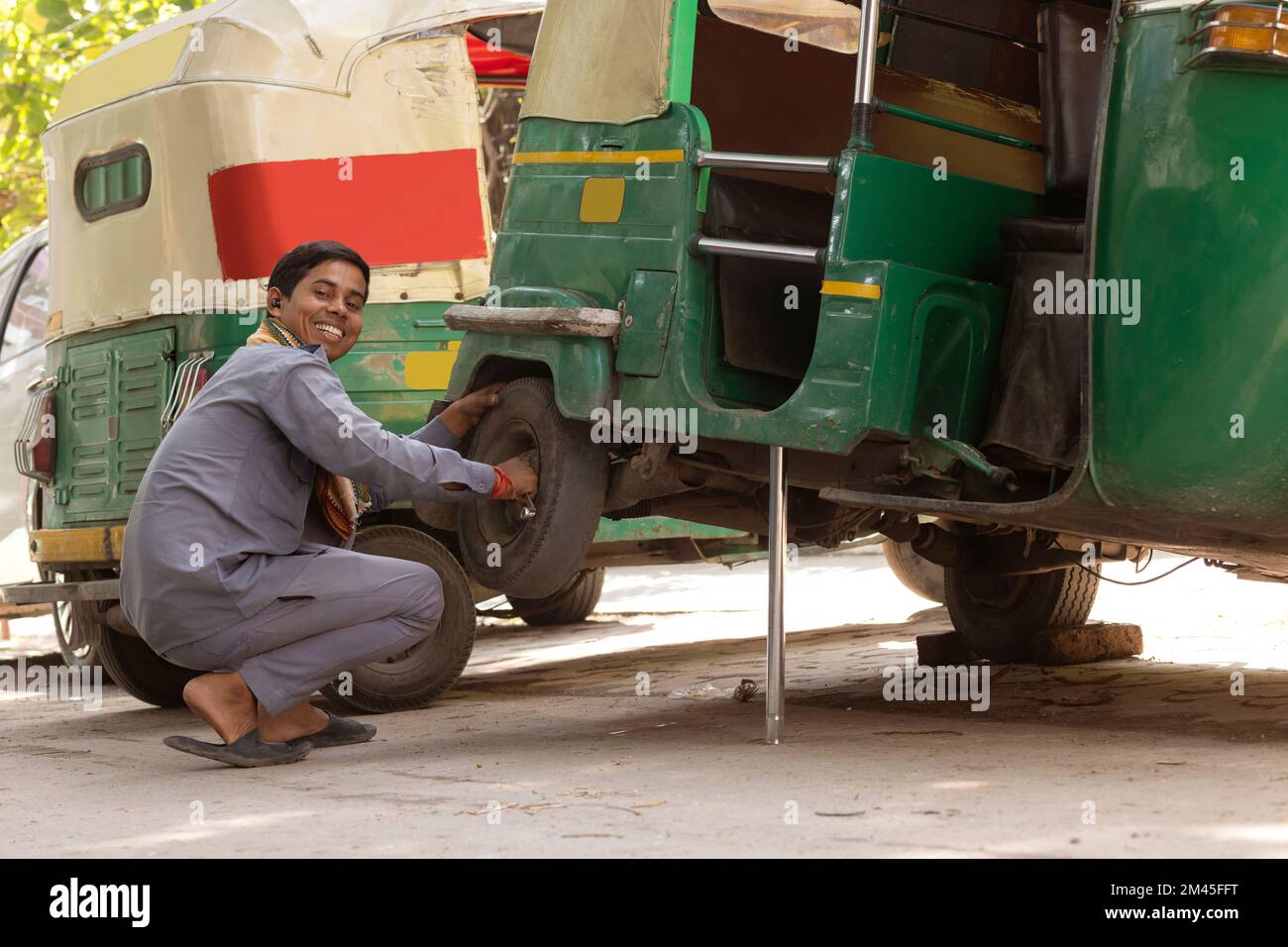 Young man repairing his auto rickshaw Stock Photo - Alamy Young man repairing his auto rickshaw Stock Photo - Alamy