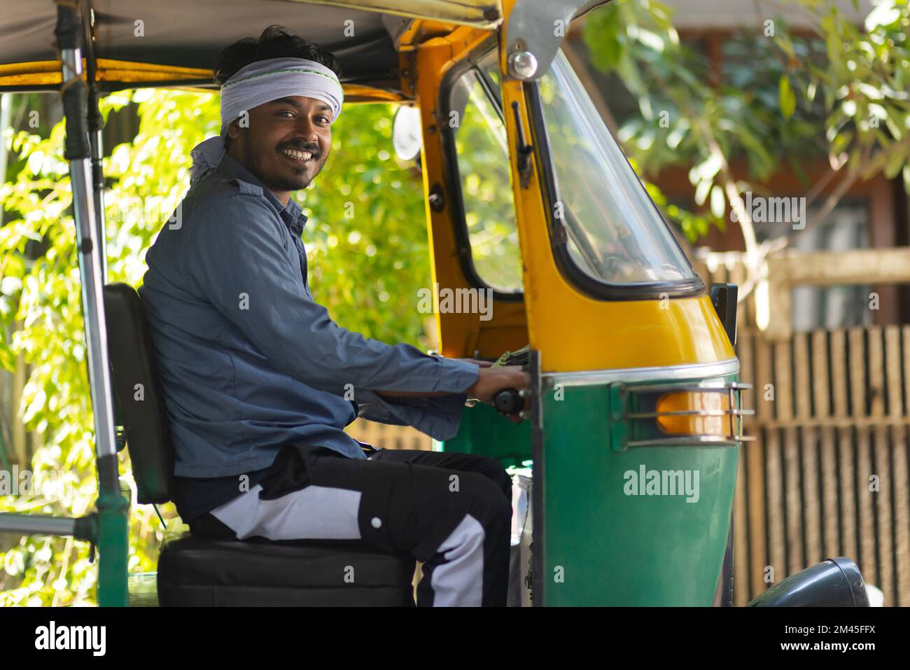 Driving auto rickshaw hi-res stock photography and images - Alamy