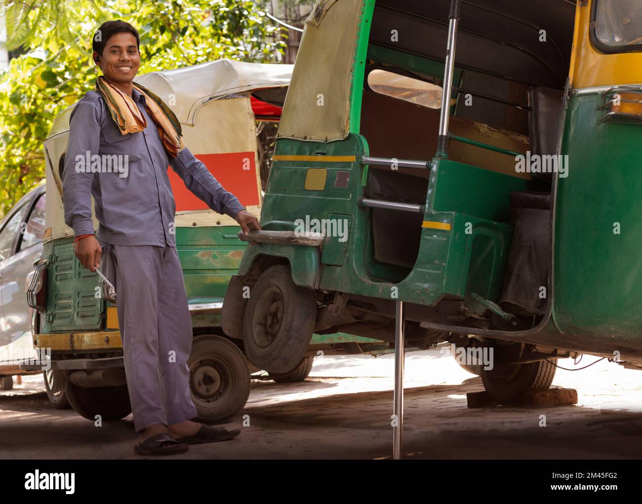 Auto rickshaw stand hi-res stock photography and images - Alamy