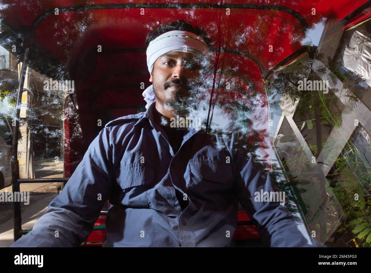 Driving auto rickshaw hi-res stock photography and images - Alamy