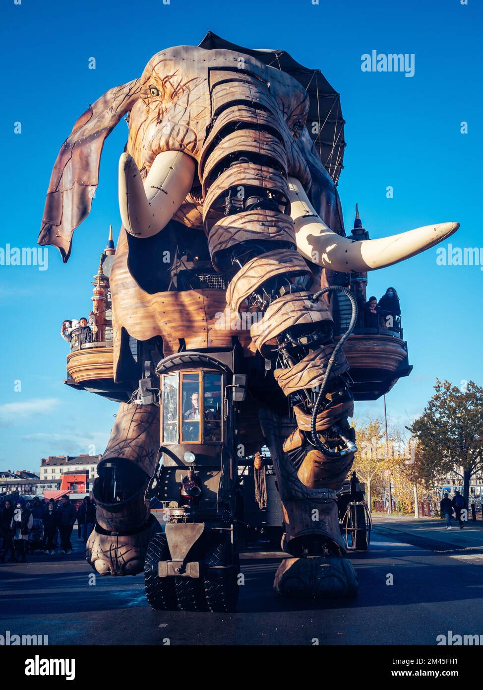 A vertical of people gathered at the Great Elephant in a park in Nantes ...