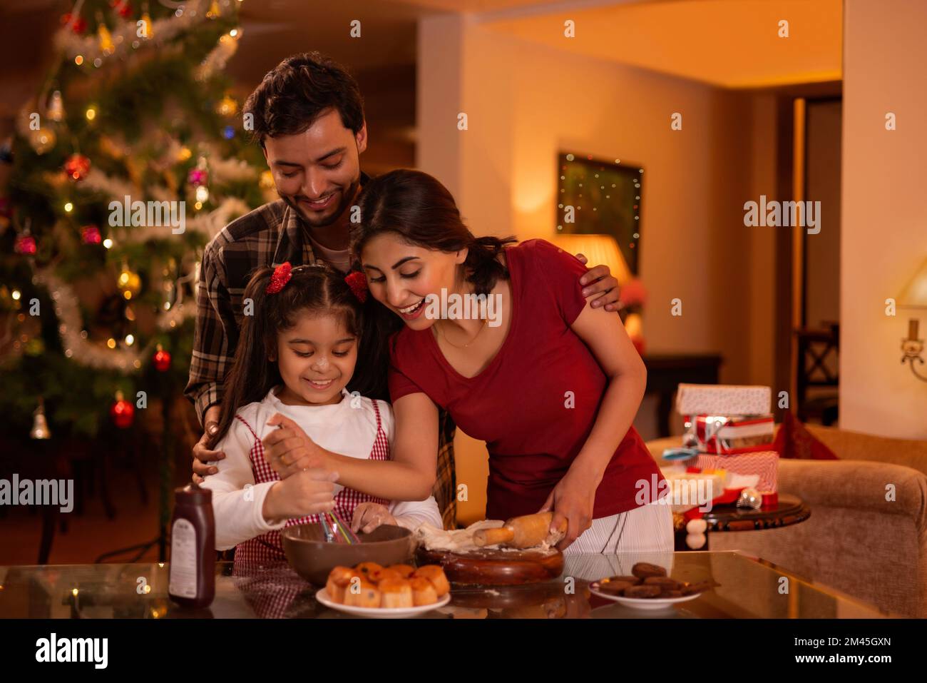 Male and female making cake hi-res stock photography and images - Alamy