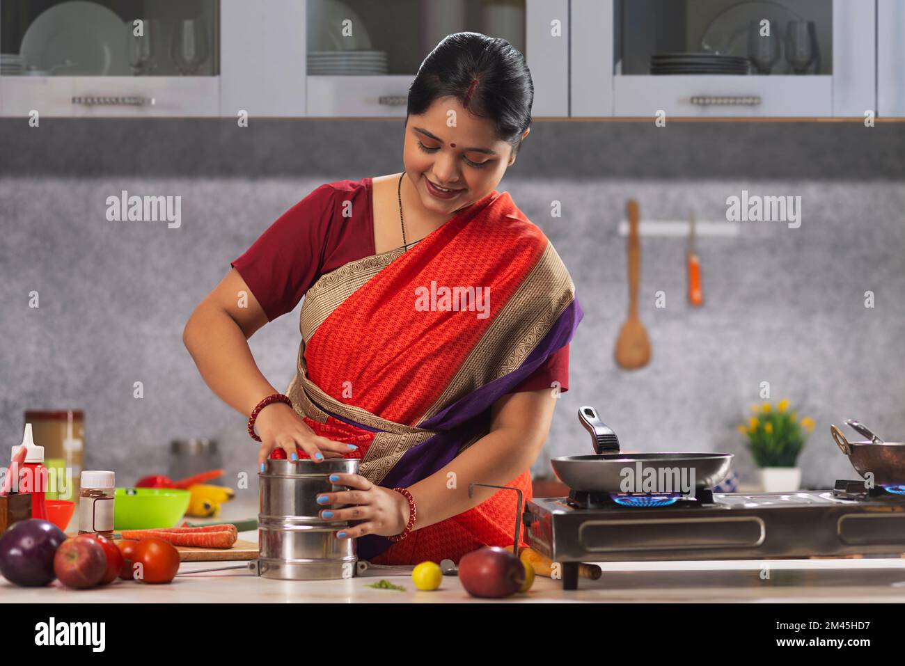 Packing lunch box hi-res stock photography and images - Alamy
