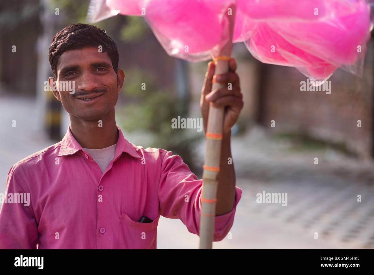 Male vendor selling cotton candy on the street Stock Photo - Alamy