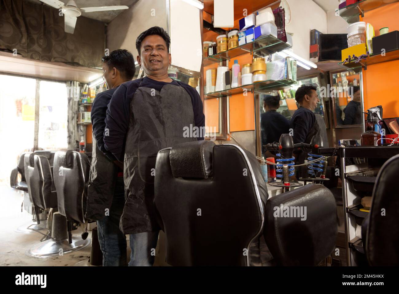 Indian barber shop hi-res stock photography and images - Alamy