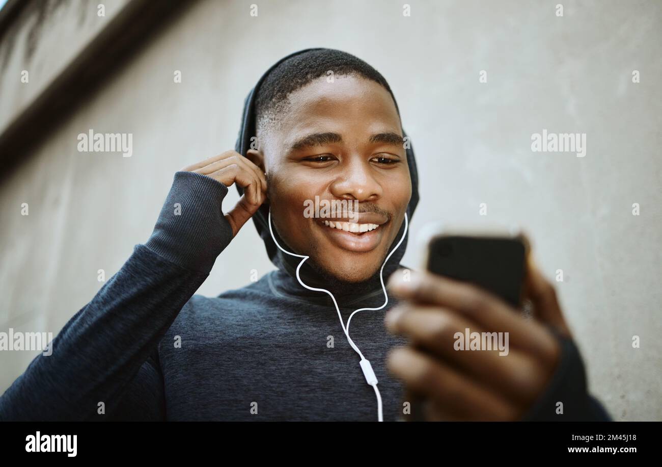 Athlete runner smile phone man hi-res stock photography and images - Alamy