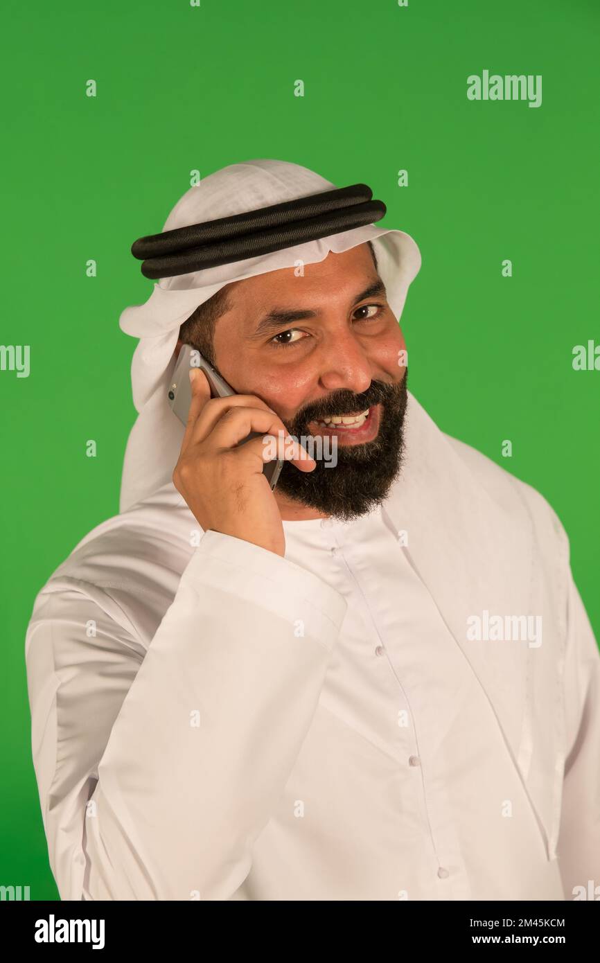 Emirati businessman phone hi-res stock photography and images - Alamy
