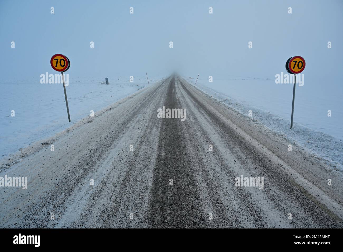 road into mist with speed limit at 70 Stock Photo - Alamy