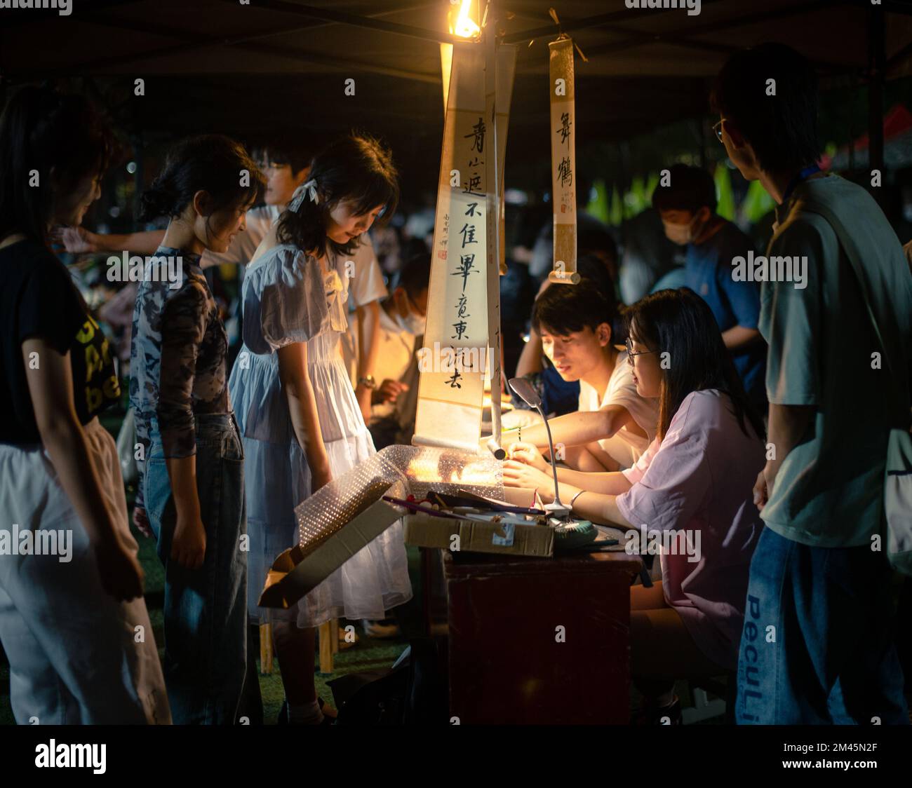 The college students sell their calligraphy and painting works on the ...