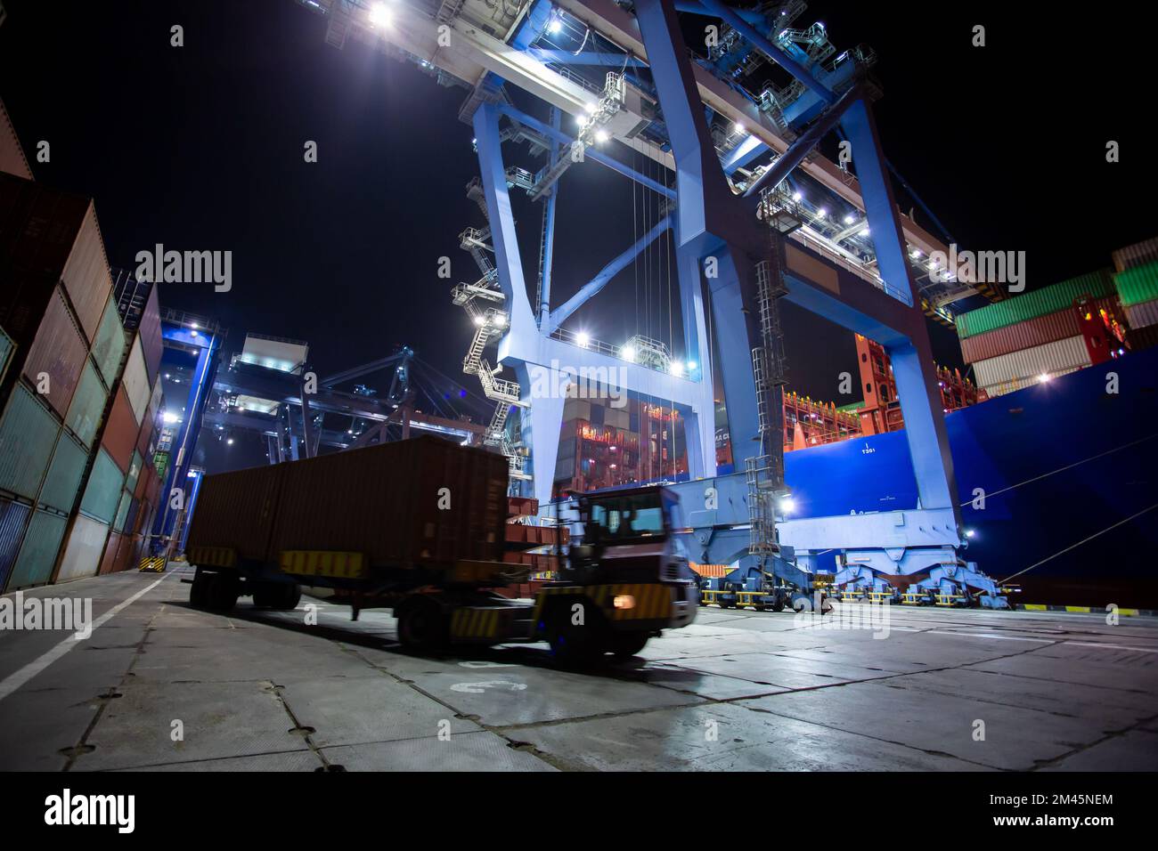 Container terminal night hi-res stock photography and images - Alamy