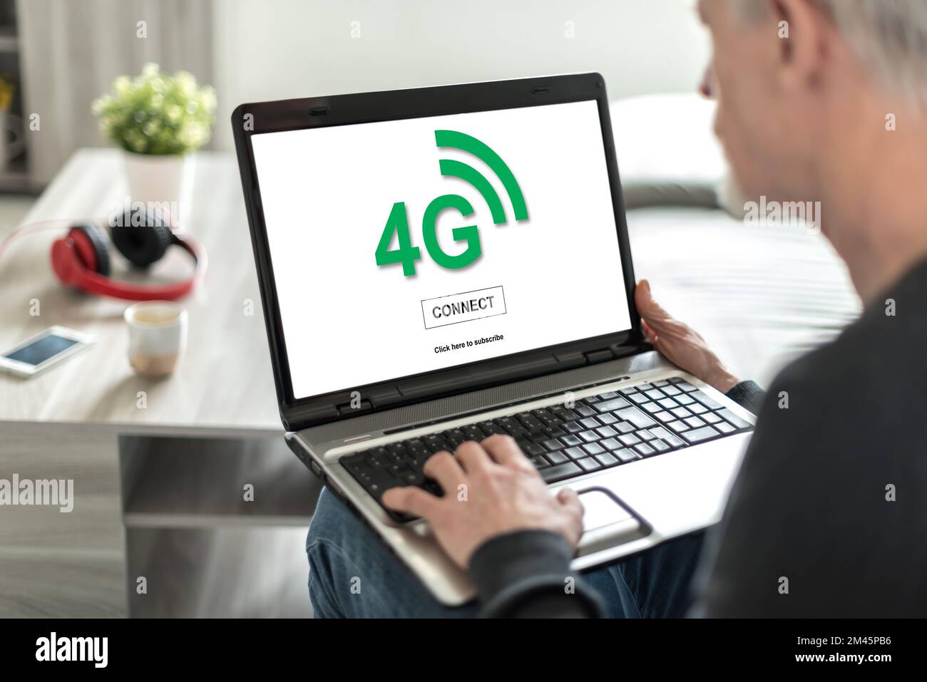 Laptop screen displaying a 4g network concept Stock Photo - Alamy