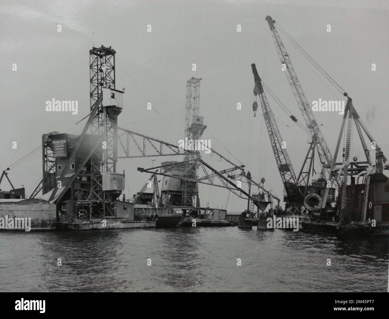 1950 bridge construction hi-res stock photography and images - Alamy