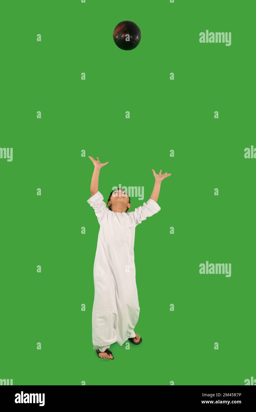 Emirati boy football hi-res stock photography and images - Alamy