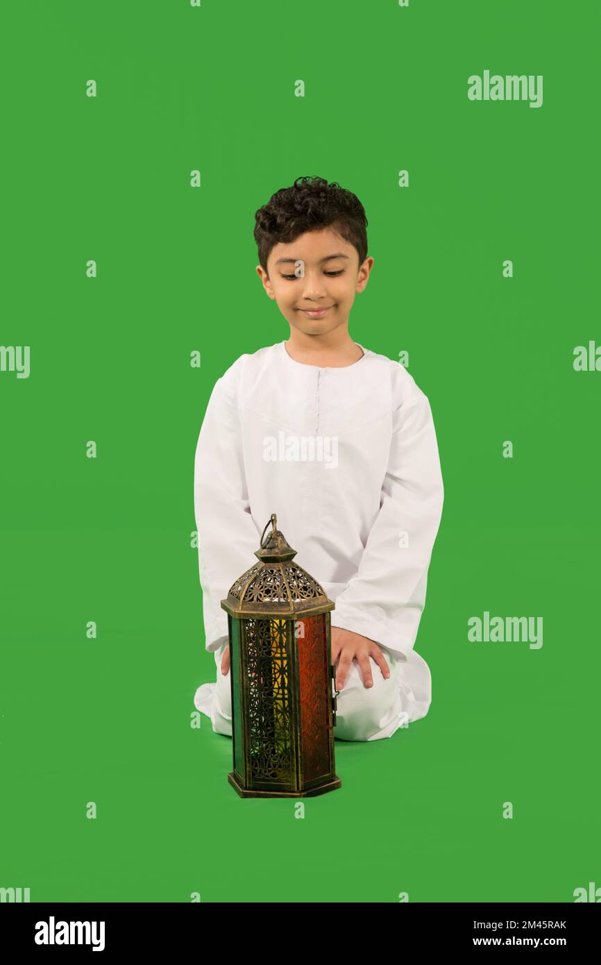 Arabic boy traditional clothing hi-res stock photography and images - Alamy