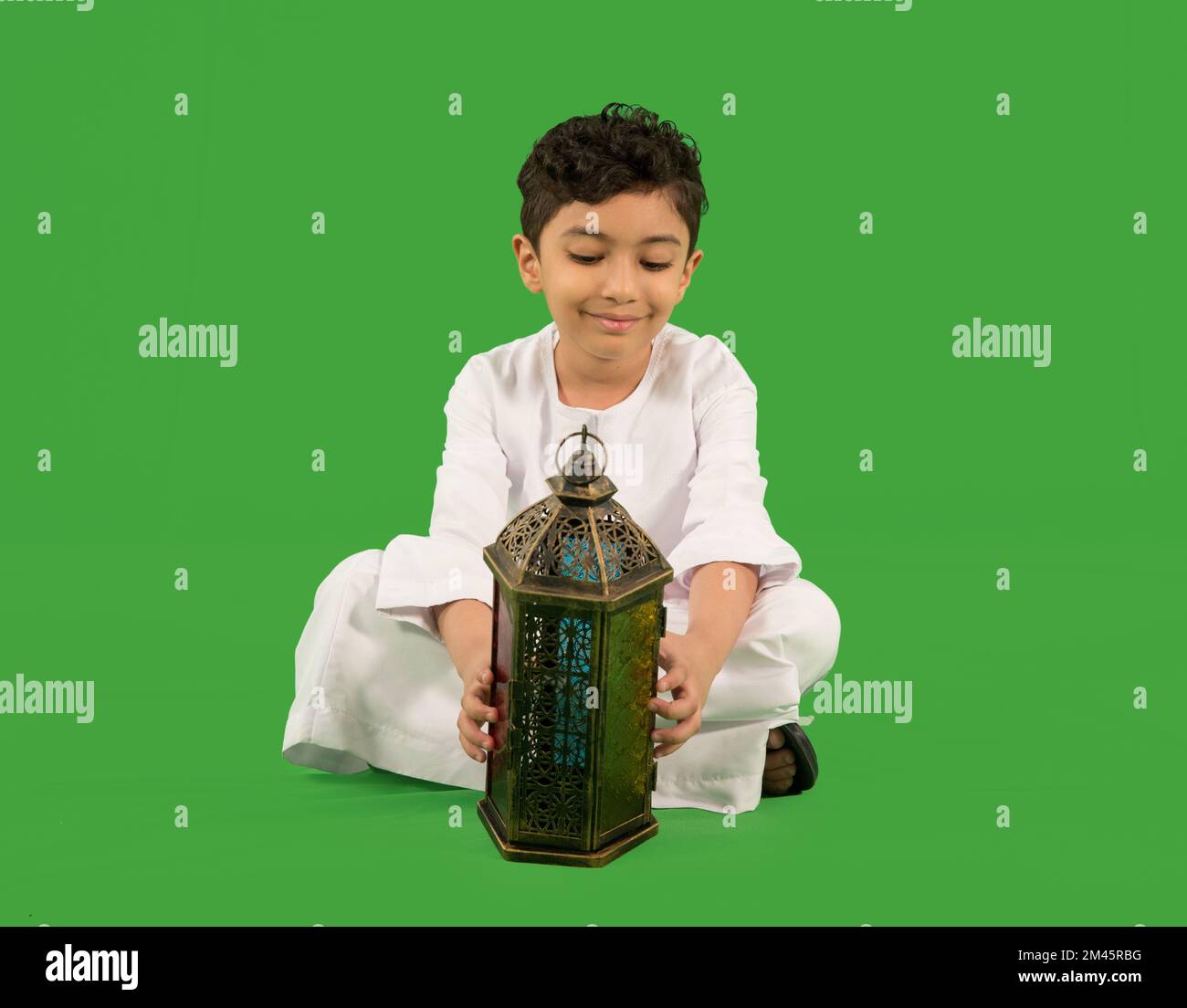Arabic boy traditional clothing hi-res stock photography and images - Alamy
