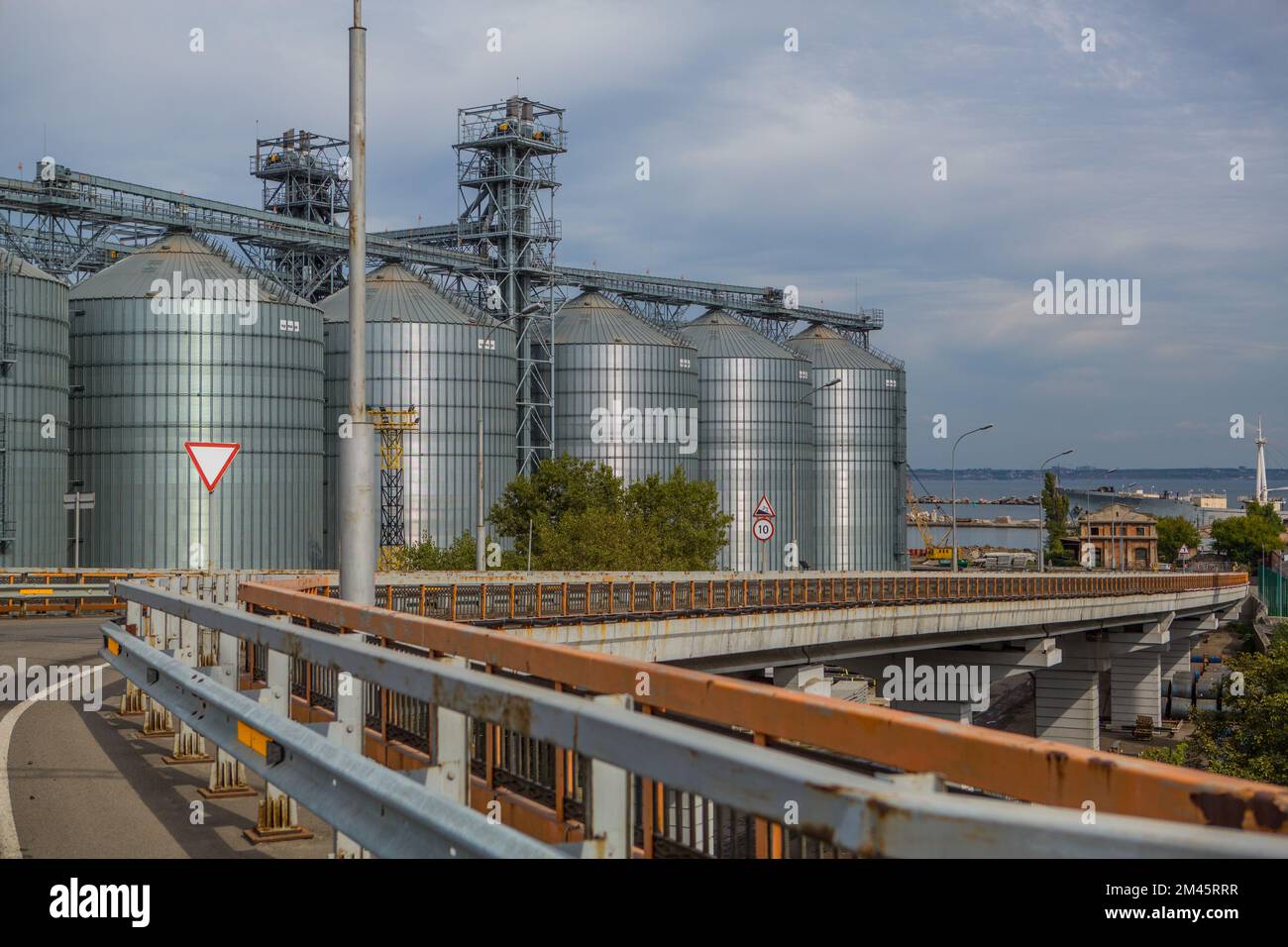 Odessa, Ukraine SIRCA 2018: Port grain elevator. Industrial sea trading ...