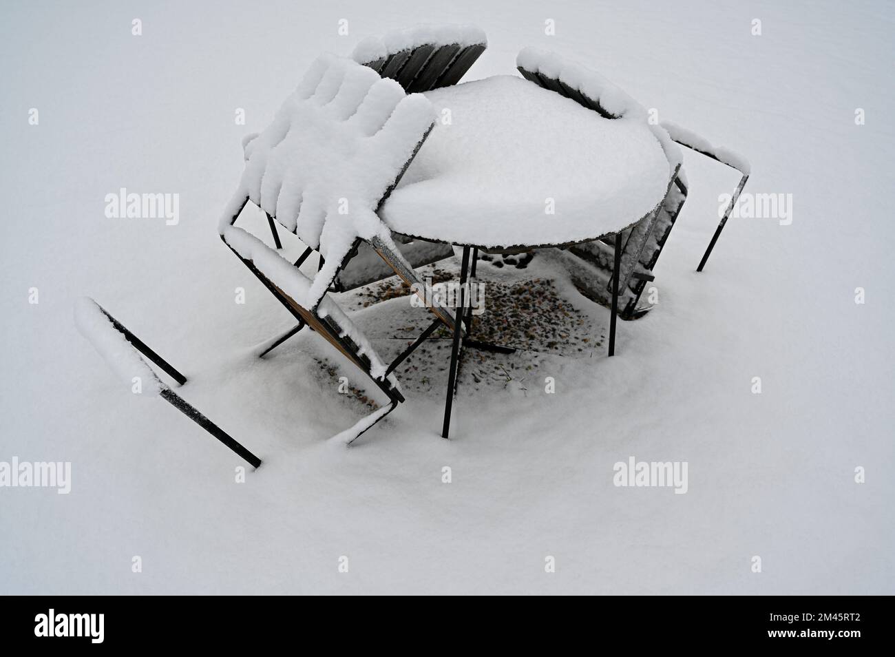 garden furniture covered in snow Kumla Sweden Stock Photo - Alamy