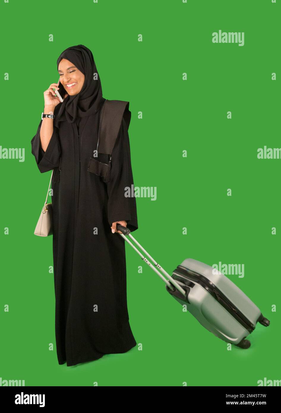 Saudi woman phone hi-res stock photography and images - Alamy