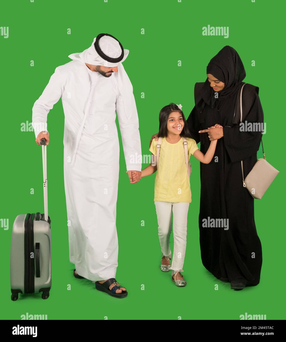 Emirati family travelling Stock Photo - Alamy