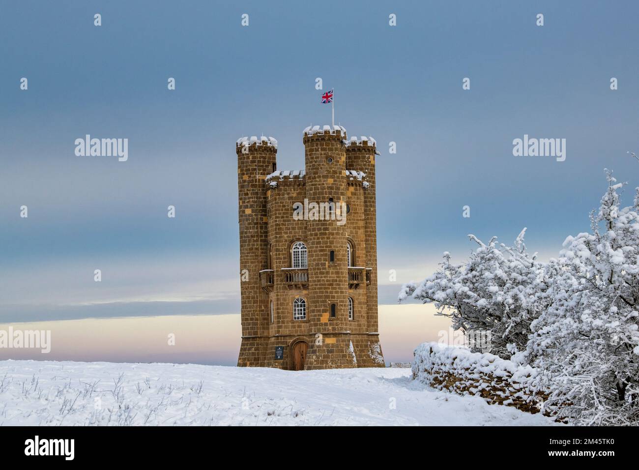 Broadway Tower in the early morning winter snow along the cotswold way ...