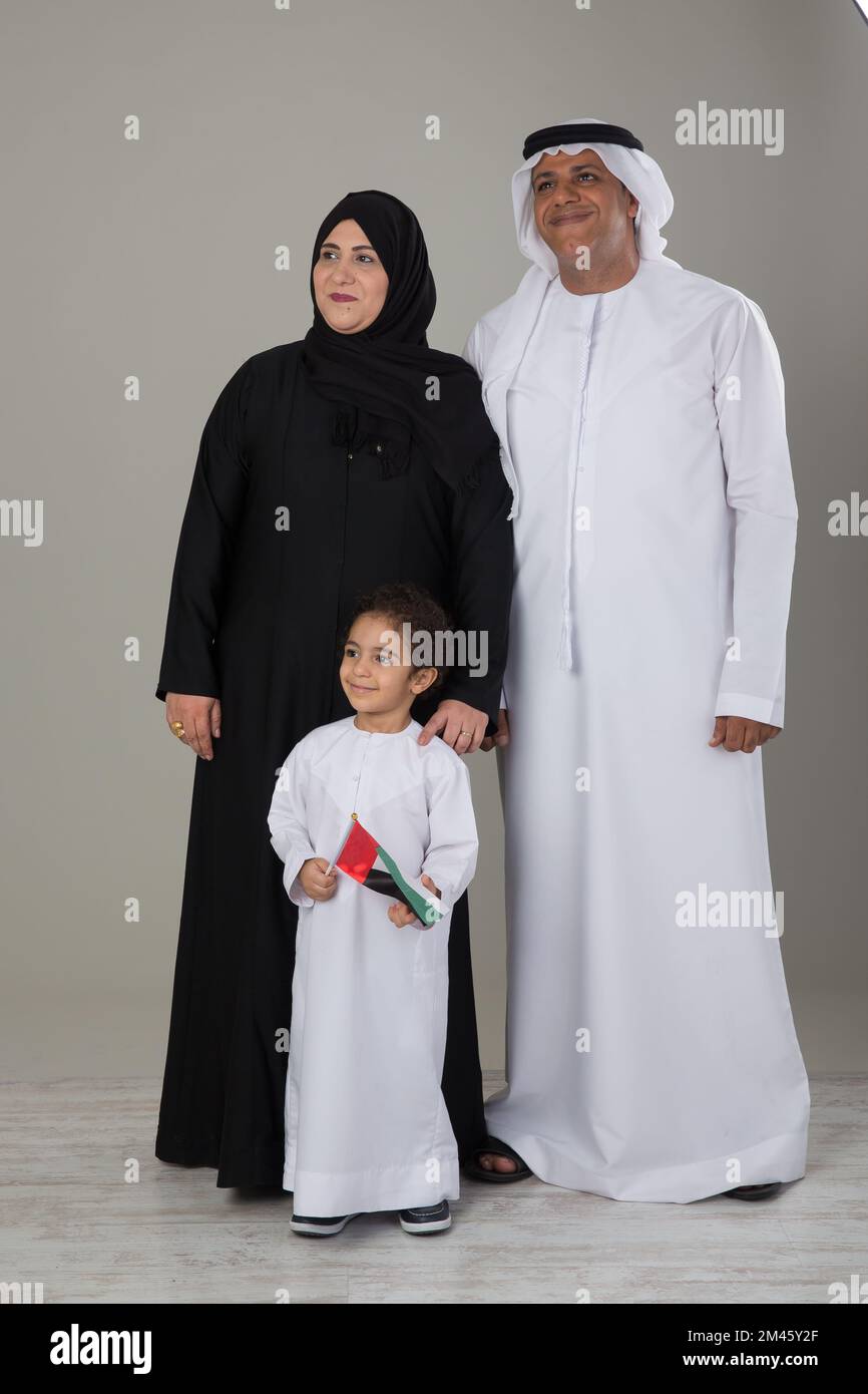 Arab parents with a son holding a UAE national flag Stock Photo - Alamy