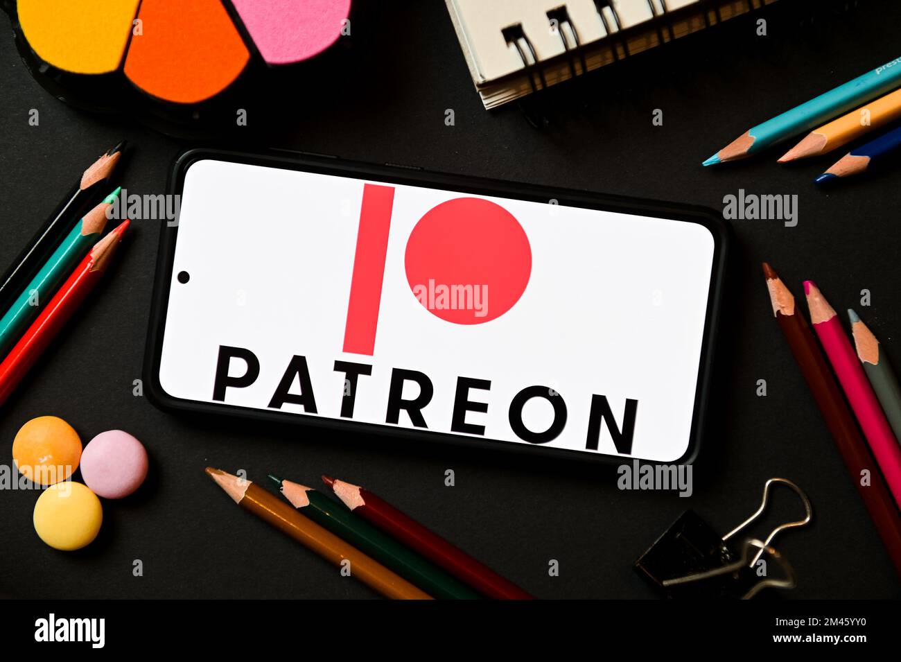 Poland. 17th Dec, 2022. In this photo illustration a Patreon logo seen ...