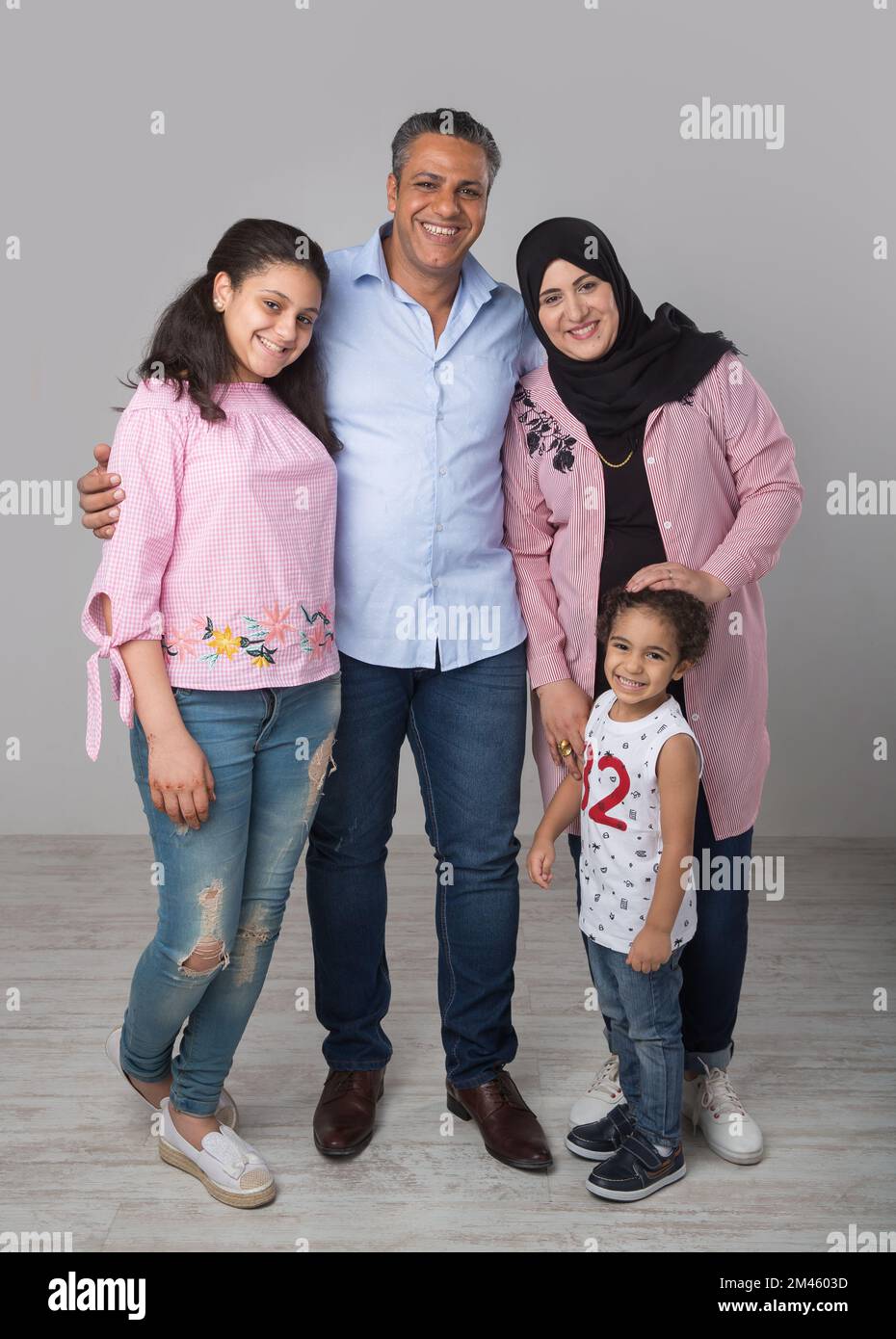 Portrait of an Arab family Stock Photo - Alamy