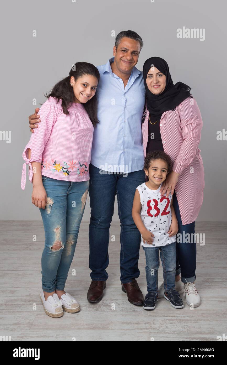Portrait of an Arab family Stock Photo - Alamy
