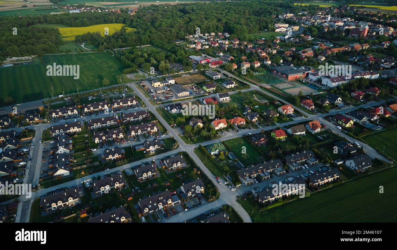 Suburb suburban city town district hi-res stock photography and images ...