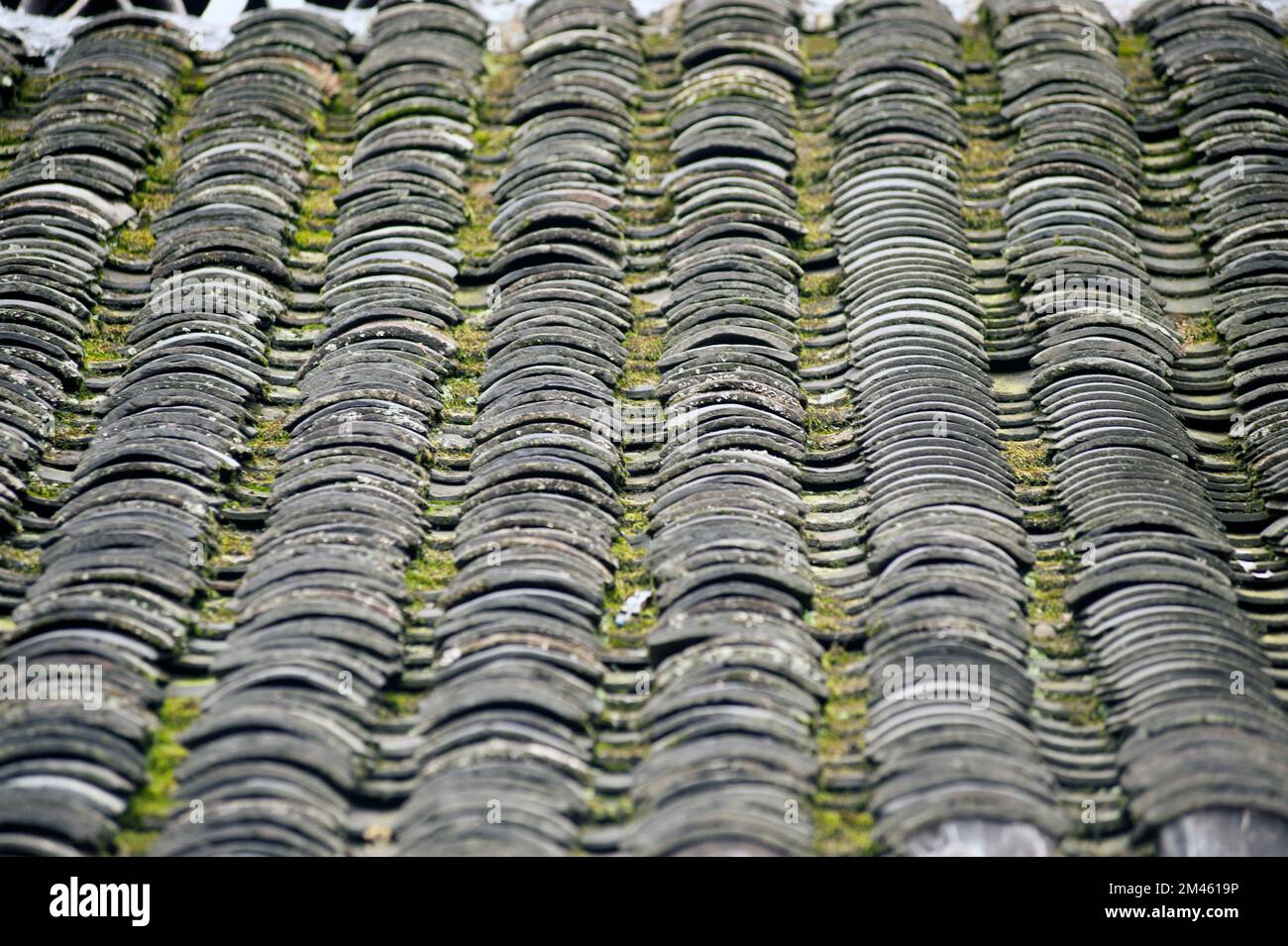 Ceramic texture roof on traditional Chinese house Stock Photo - Alamy