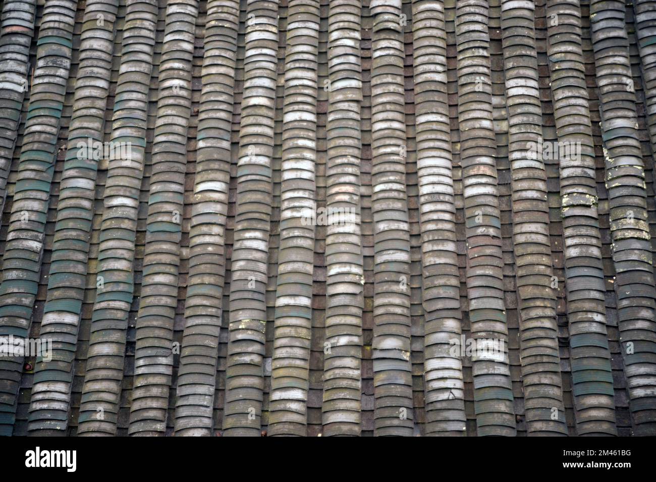 Ceramic texture roof on traditional Chinese house Stock Photo - Alamy
