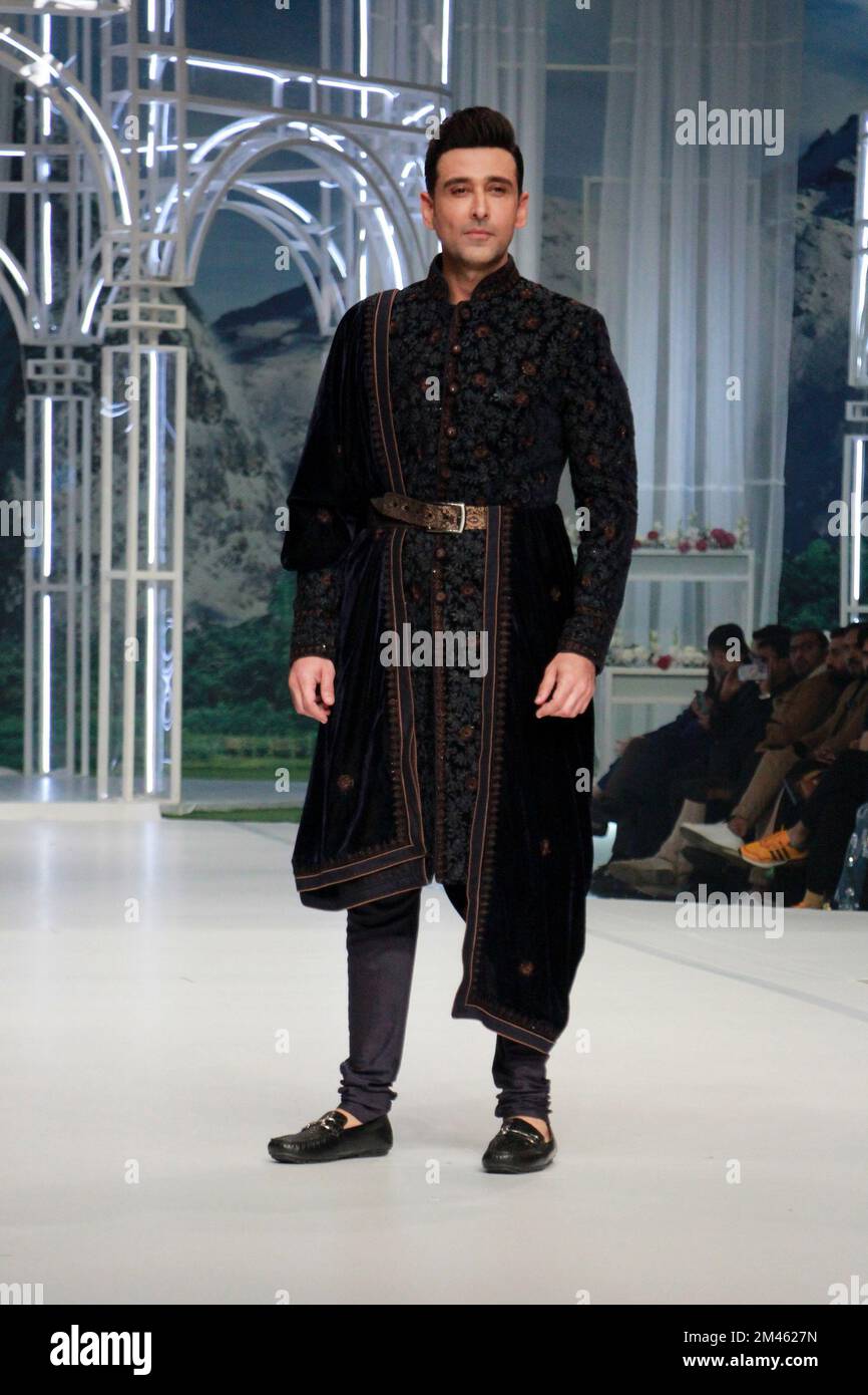 Lahore. 18th Dec, 2022. A model presents a creation during the Bridal ...