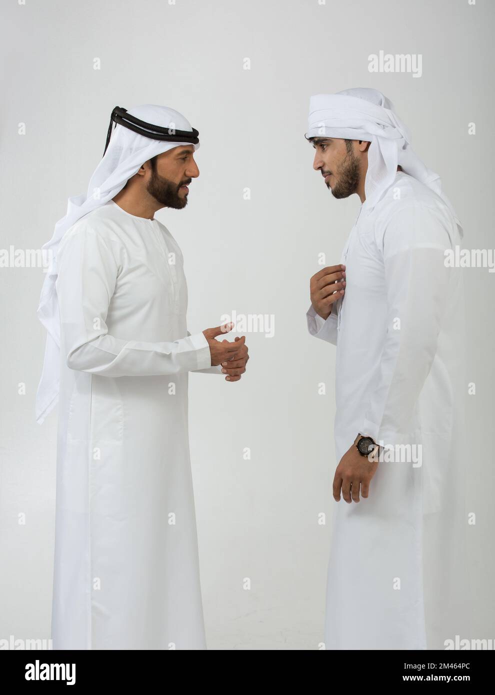 Emirati men talking Stock Photo - Alamy