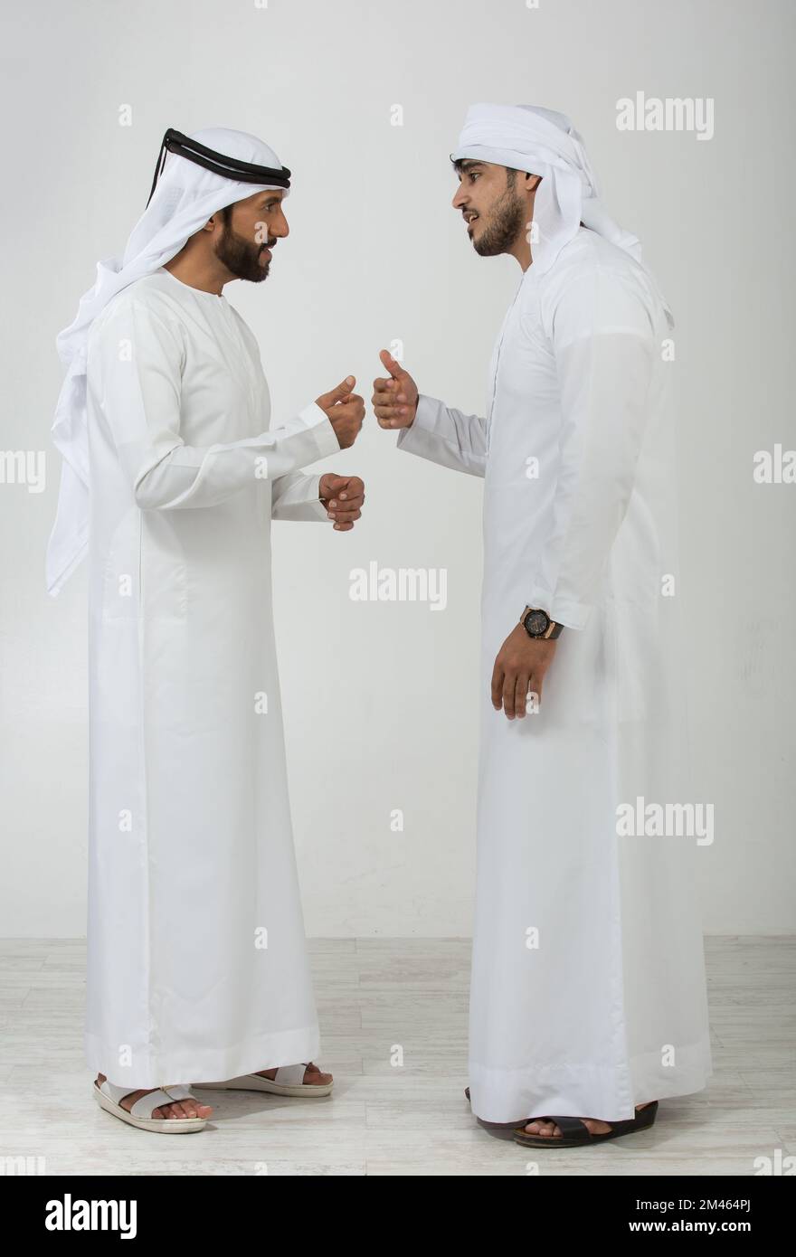 Emirati men talking Stock Photo - Alamy
