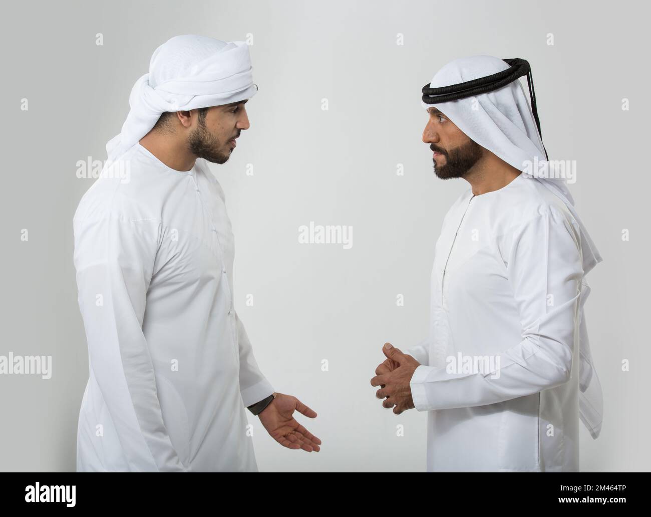 Emirati men talking Stock Photo - Alamy