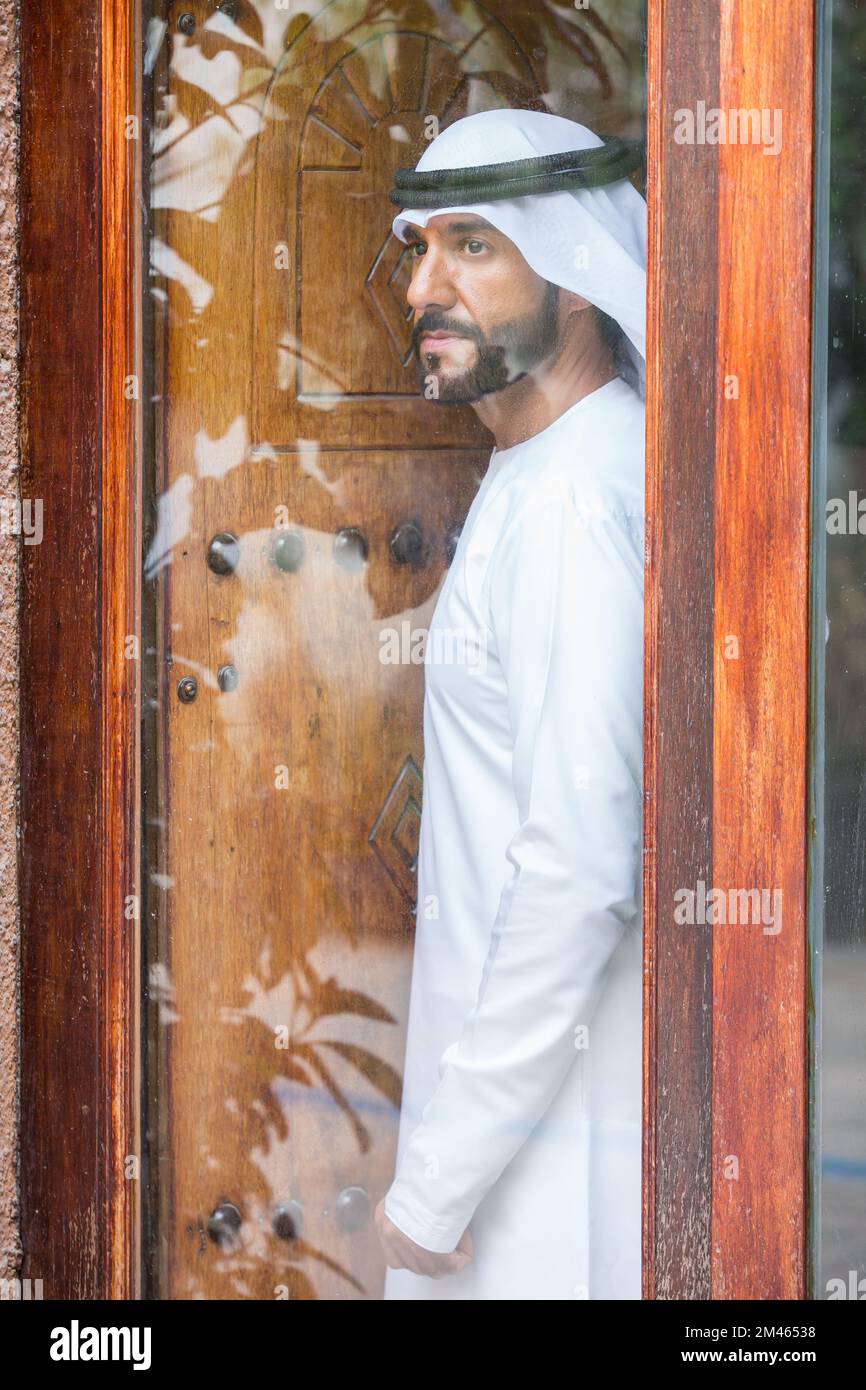 Portrait of an Emirati man Stock Photo - Alamy