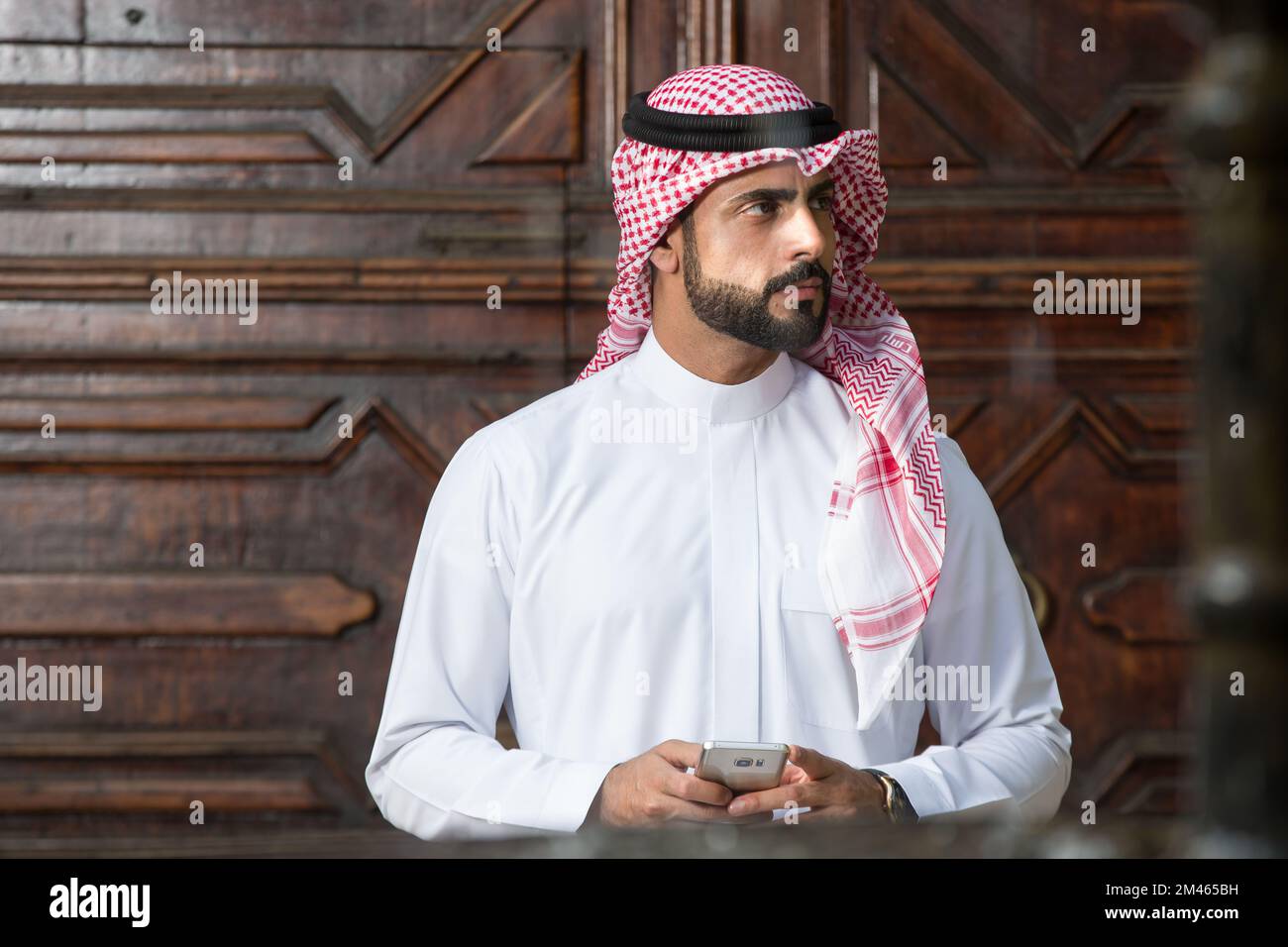 Saudi arabian man hi-res stock photography and images - Alamy