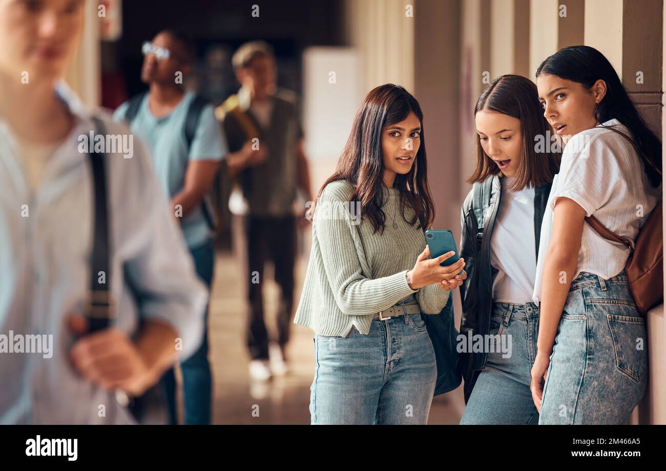 Group bullying phone hi-res stock photography and images - Alamy