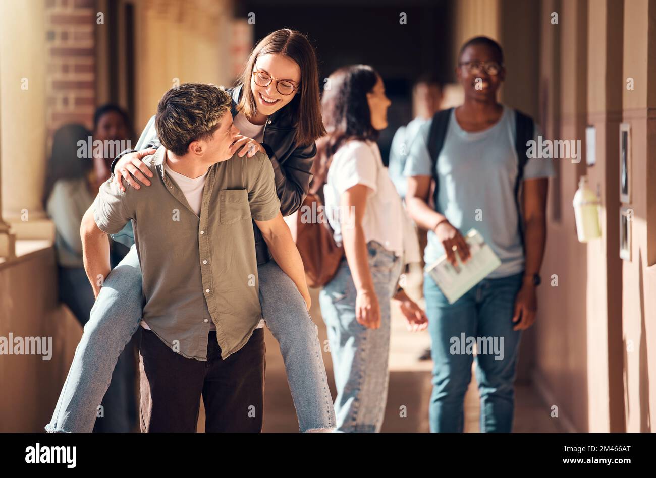 Students outside classroom hi-res stock photography and images - Alamy
