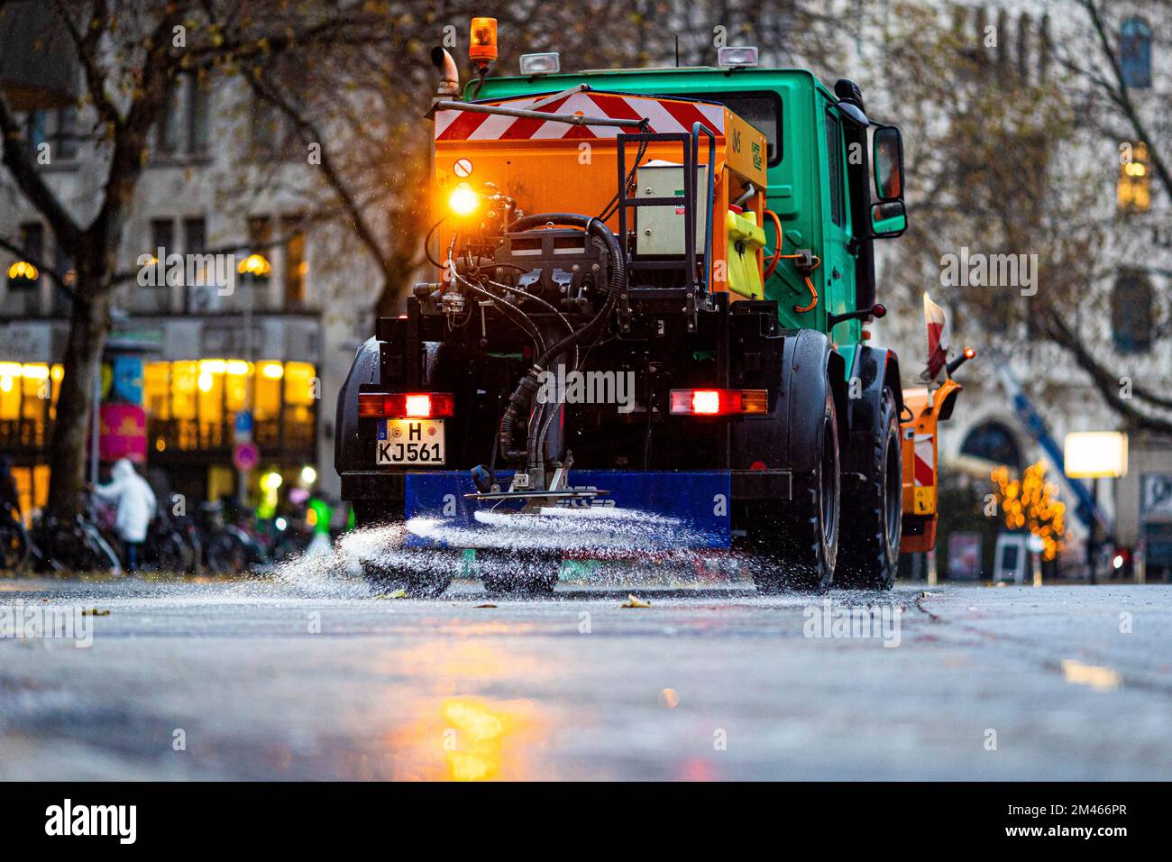 Hanover, Germany. 19th Dec, 2022. A gritting vehicle spreads grit in ...