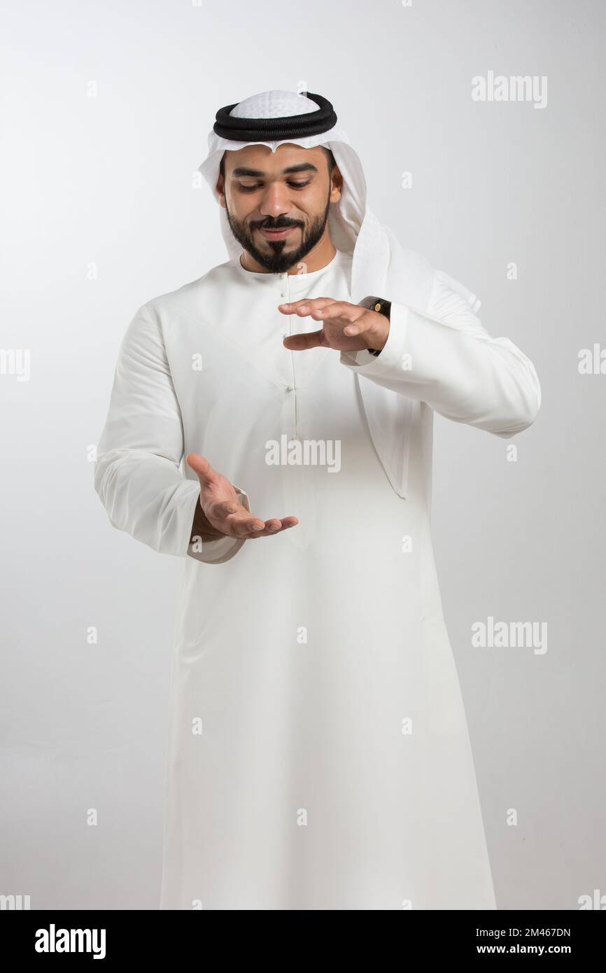 Arab men holding hands hi-res stock photography and images - Alamy
