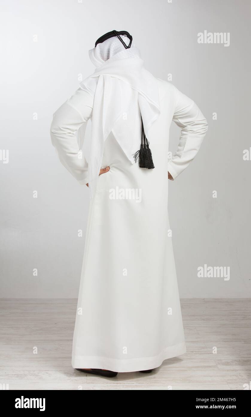 Back view of an Emarati man Stock Photo - Alamy