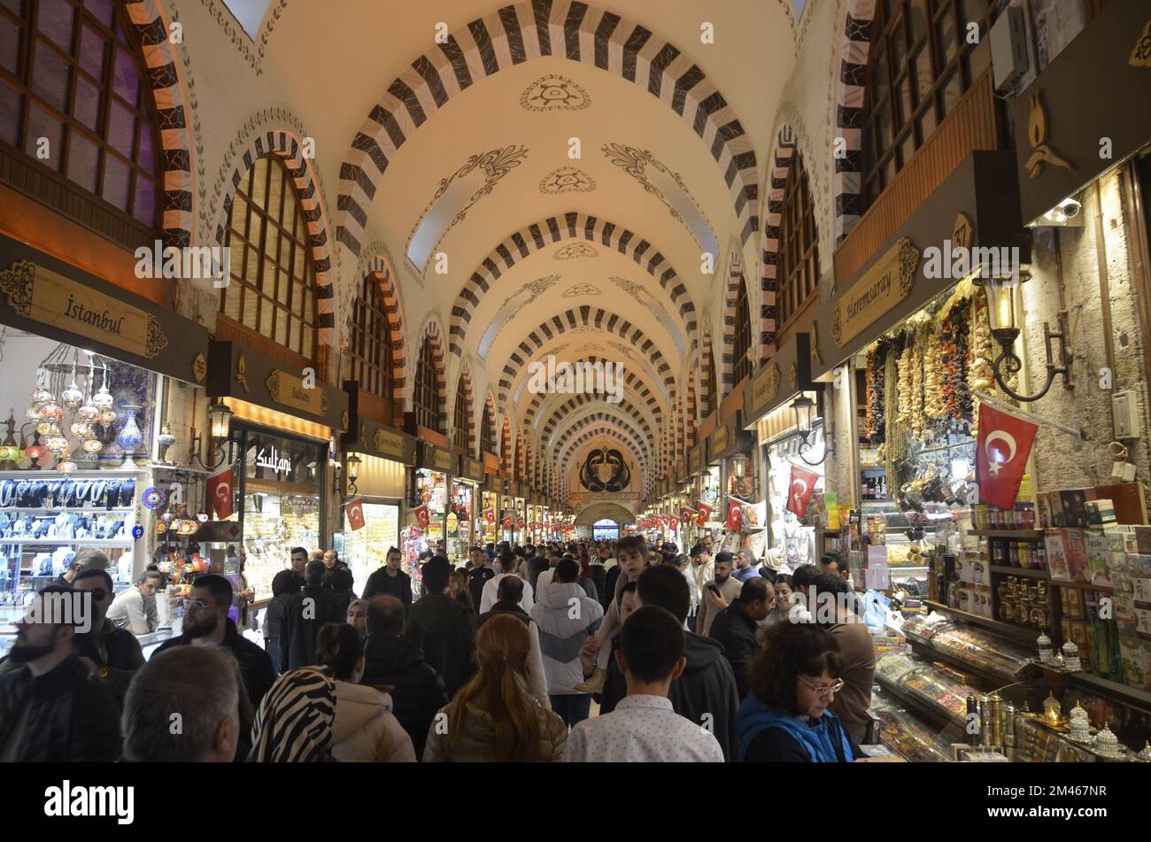 Grand bazaar with people hi-res stock photography and images - Alamy