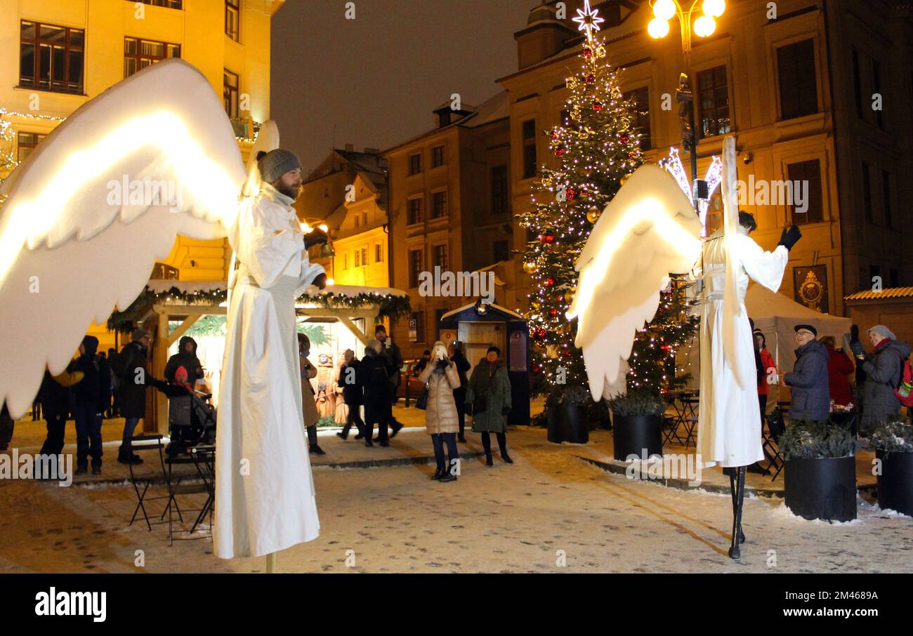 Giant angels hi-res stock photography and images - Alamy