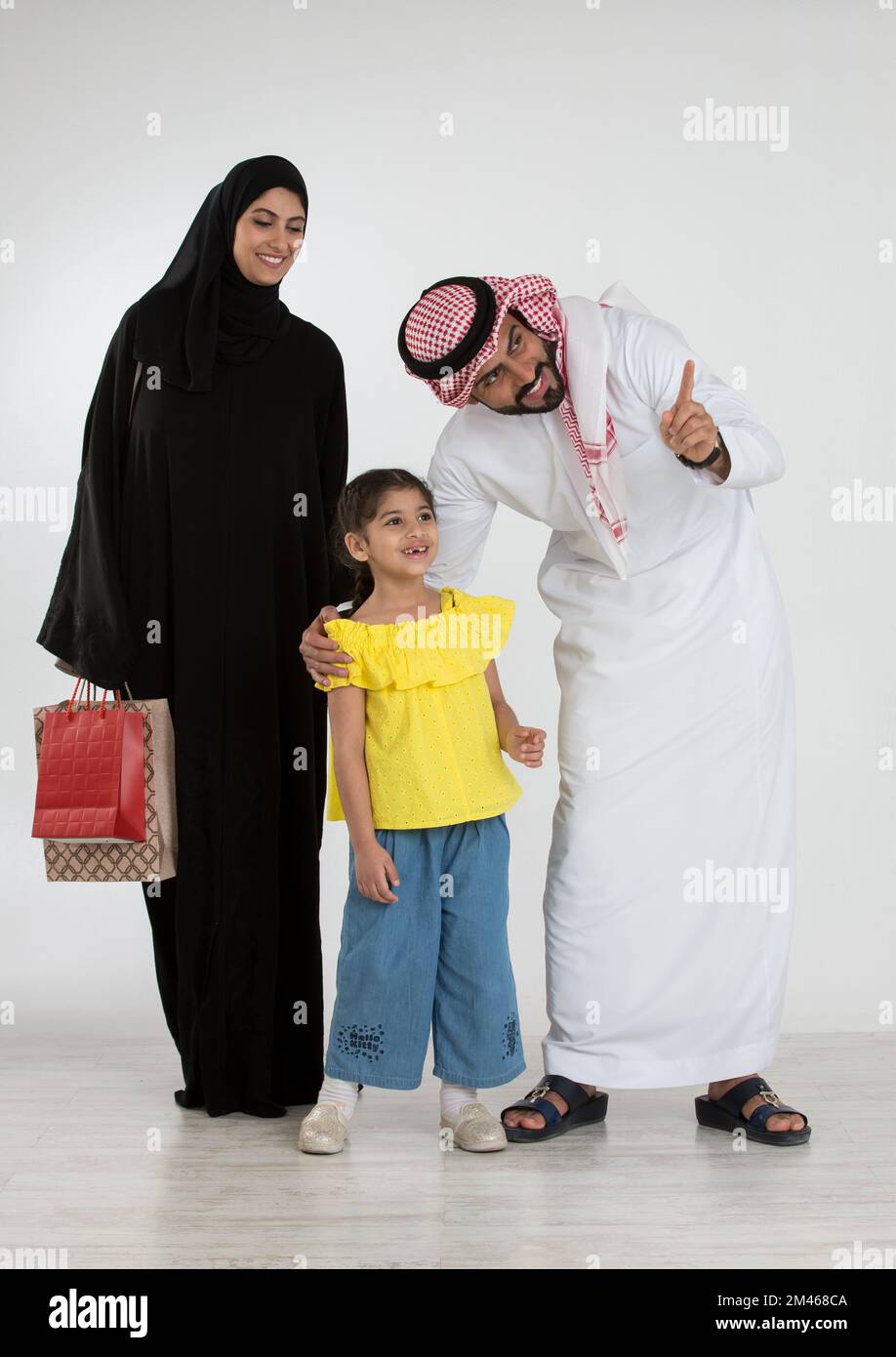 Arab family shopping Stock Photo - Alamy