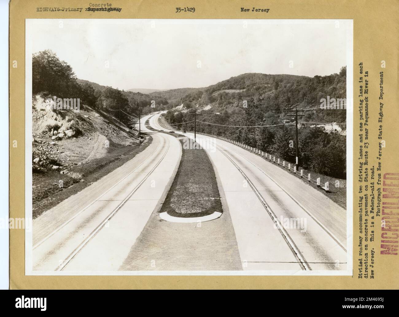 Two lane divided highway hi-res stock photography and images - Alamy