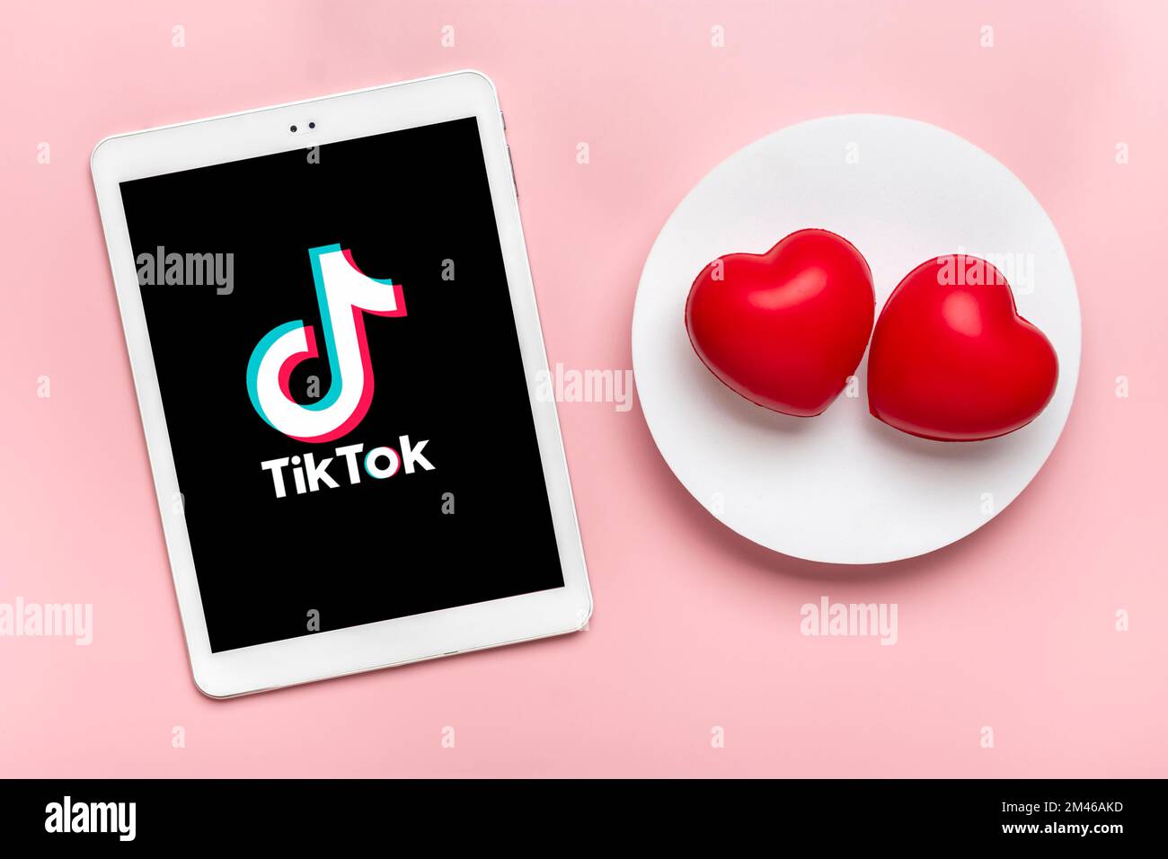 Bangkok, Thailand December 2022 Smartphone Tik Tok application icon ...