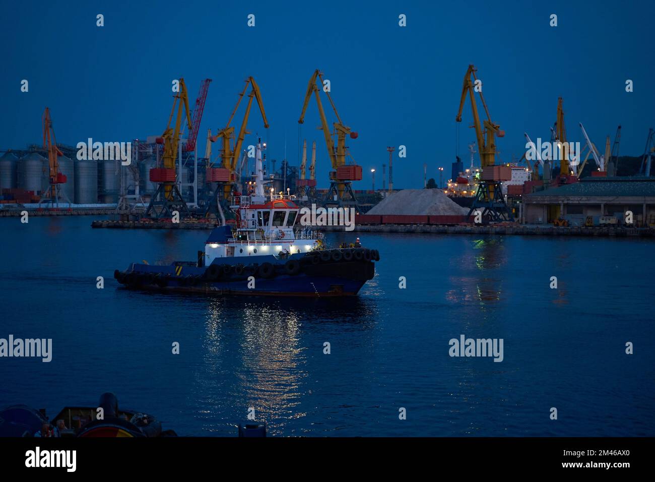 Tugboat support hi-res stock photography and images - Alamy