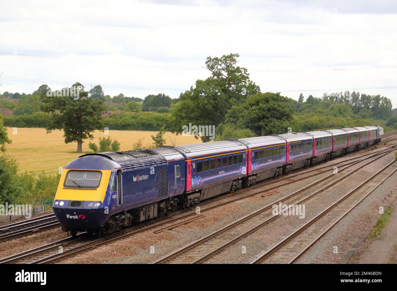 A First Great Western Class 43 Diesel passenger train near Didcot, UK ...