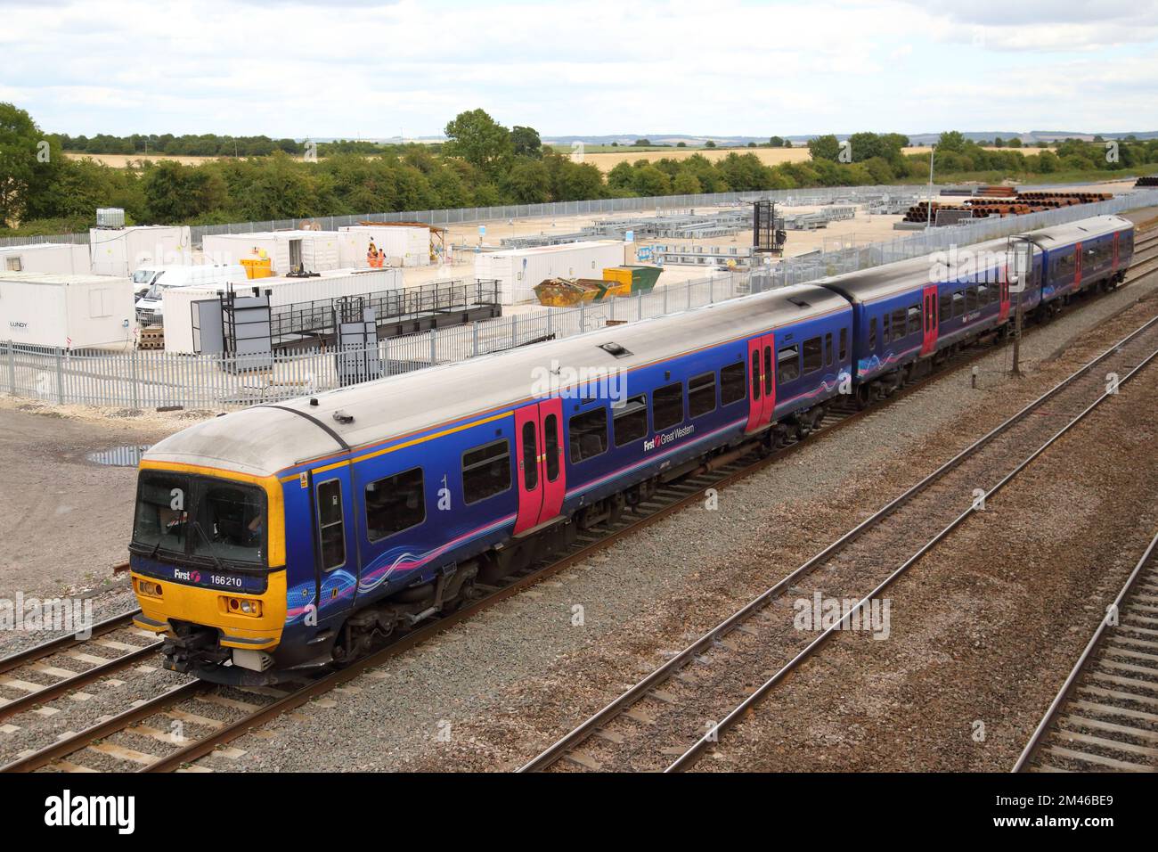 A First Great Western Class 166 Diesel passenger train near Didcot, UK ...